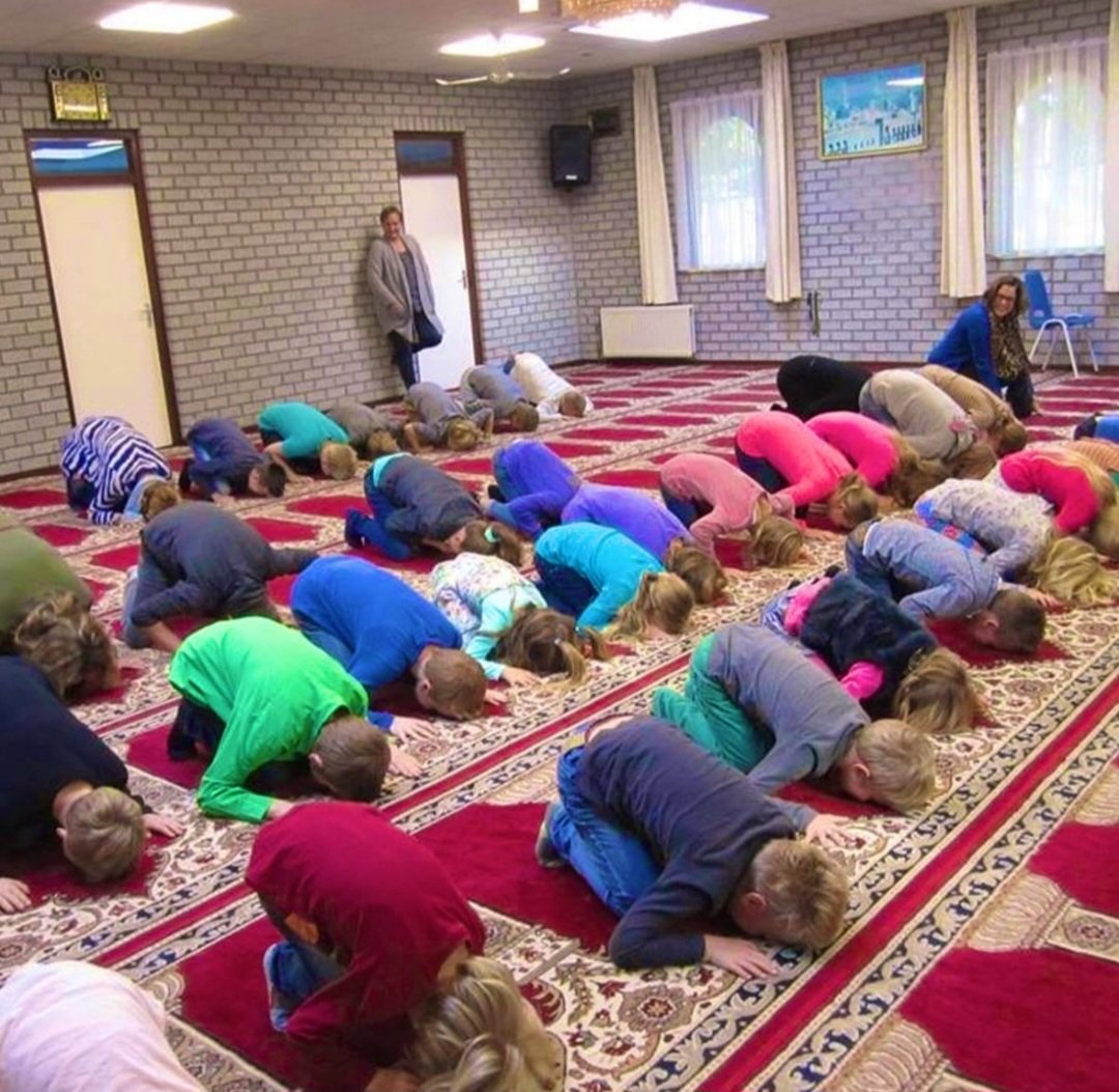 Ms. Geek Speaks: Islamophobes Recycled 2016 Image Fact Check – Age of ...